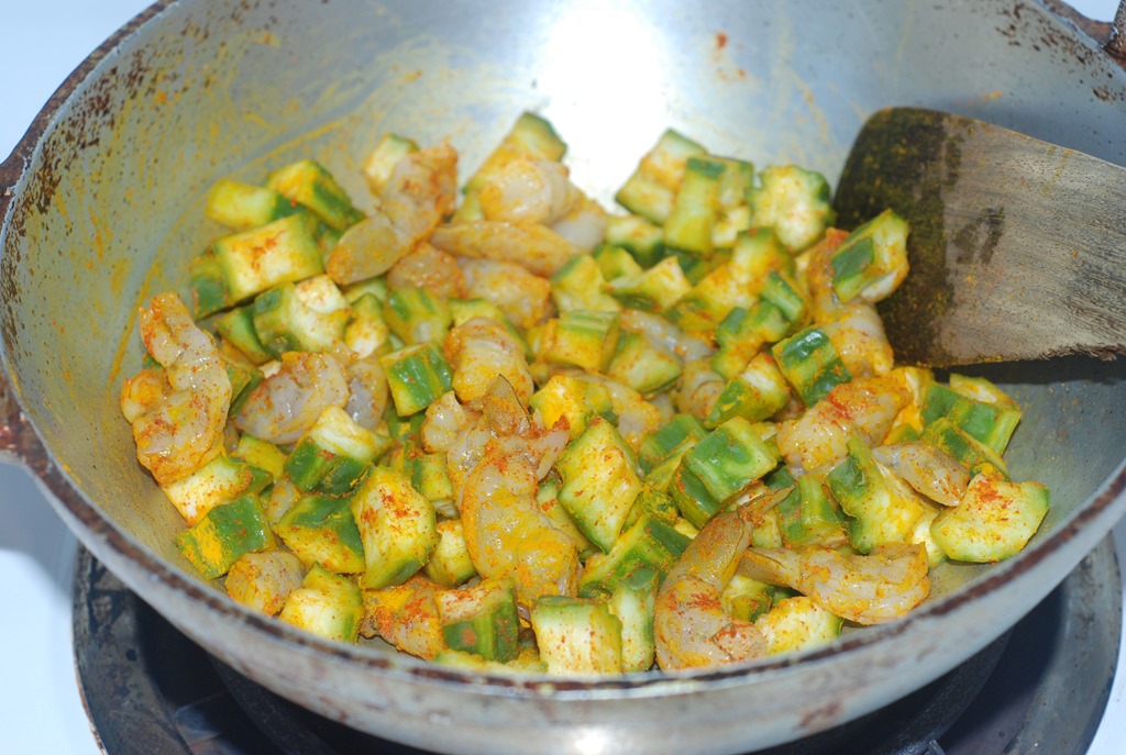 Chemmeen–Peechinga Ularthiyathu / Prawn and Ridge gourd stir-fry