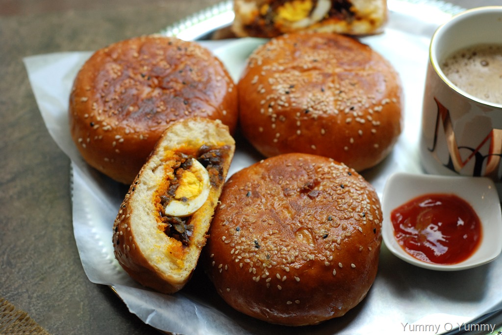 Bun Nirachathu / Malabar Stuffed Bun | Yummy O Yummy