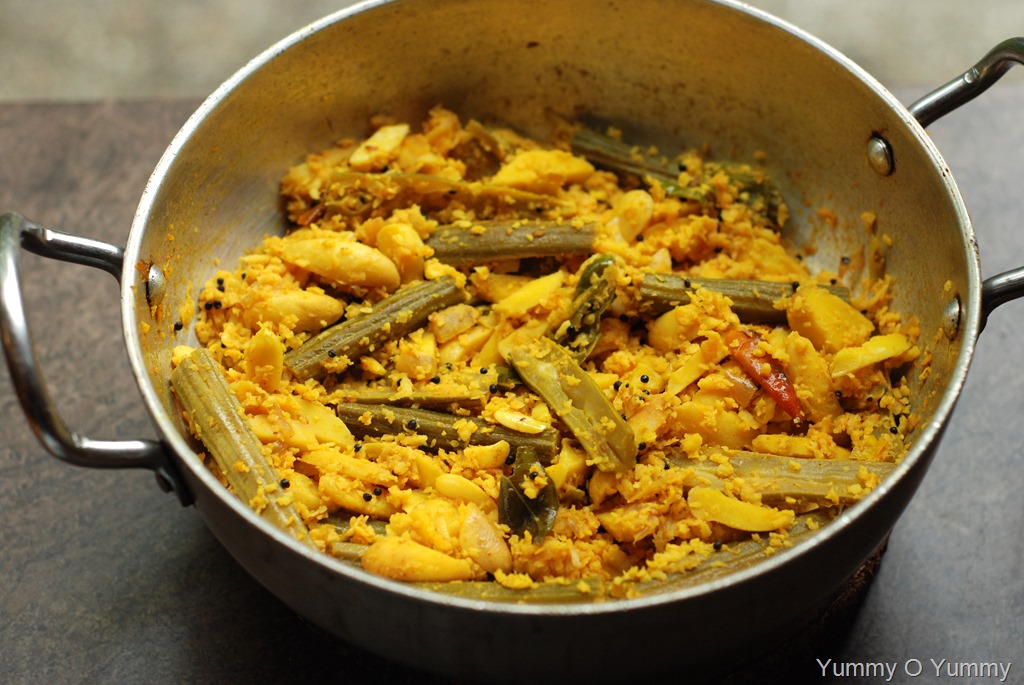 Chakkakuru Muringakka Thoran / Jackfruit seed and drumstick stir-fry ...
