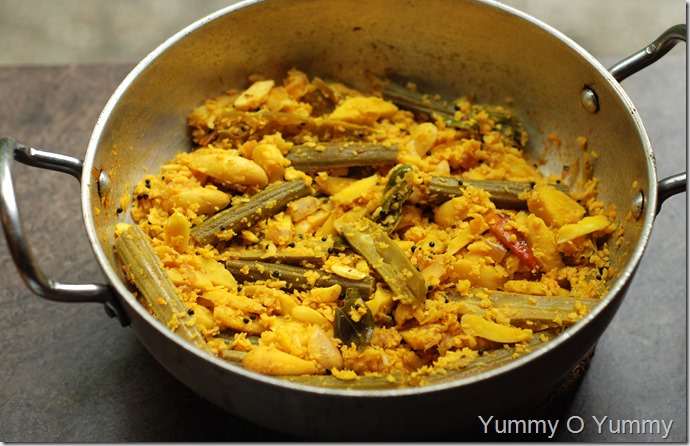 Chakkakuru Muringakka Thoran / Jackfruit seed and drumstick stir-fry ...